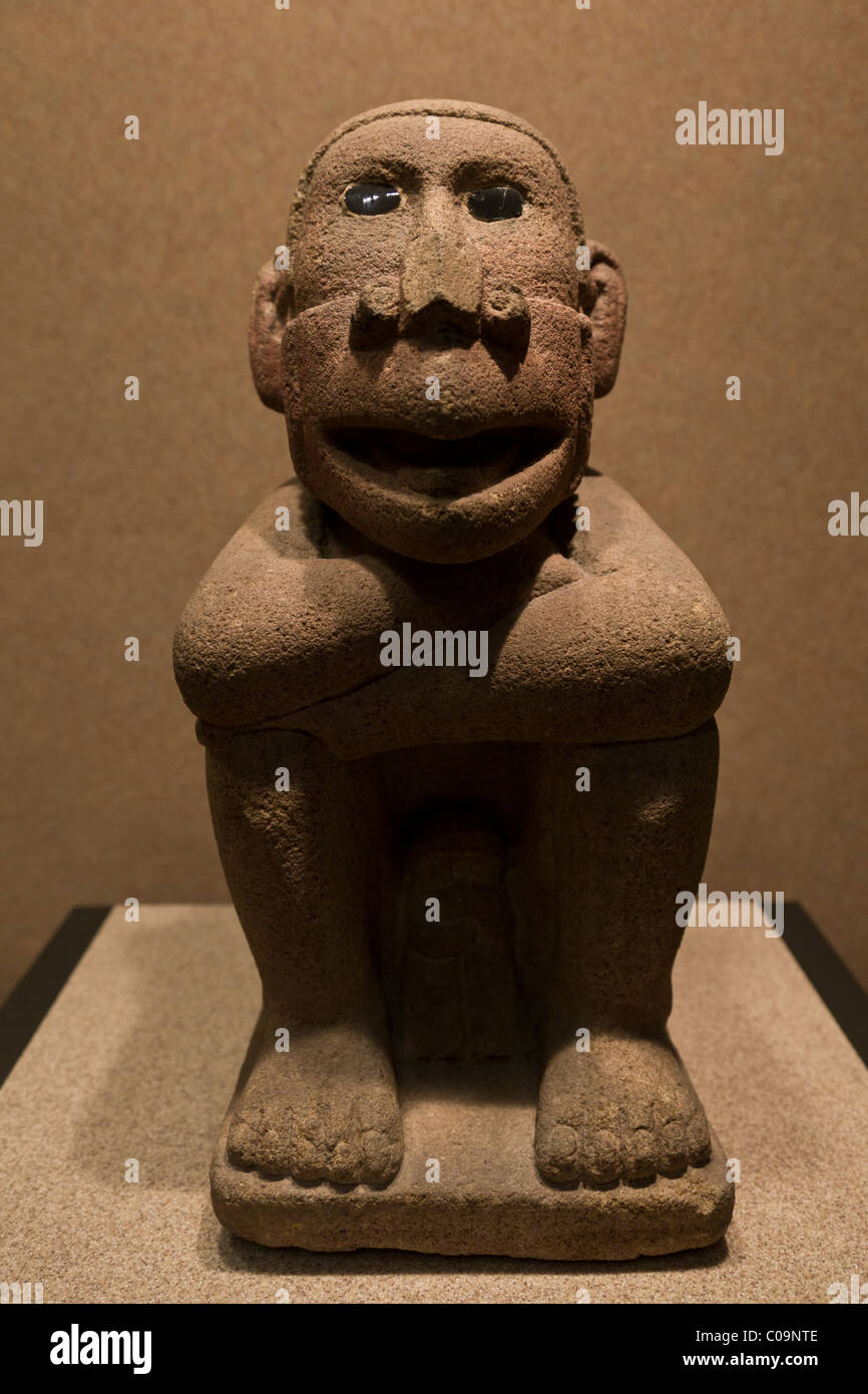 Statua di Mexica o Dio azteco del vento Ehécatl raffigurata con ...
