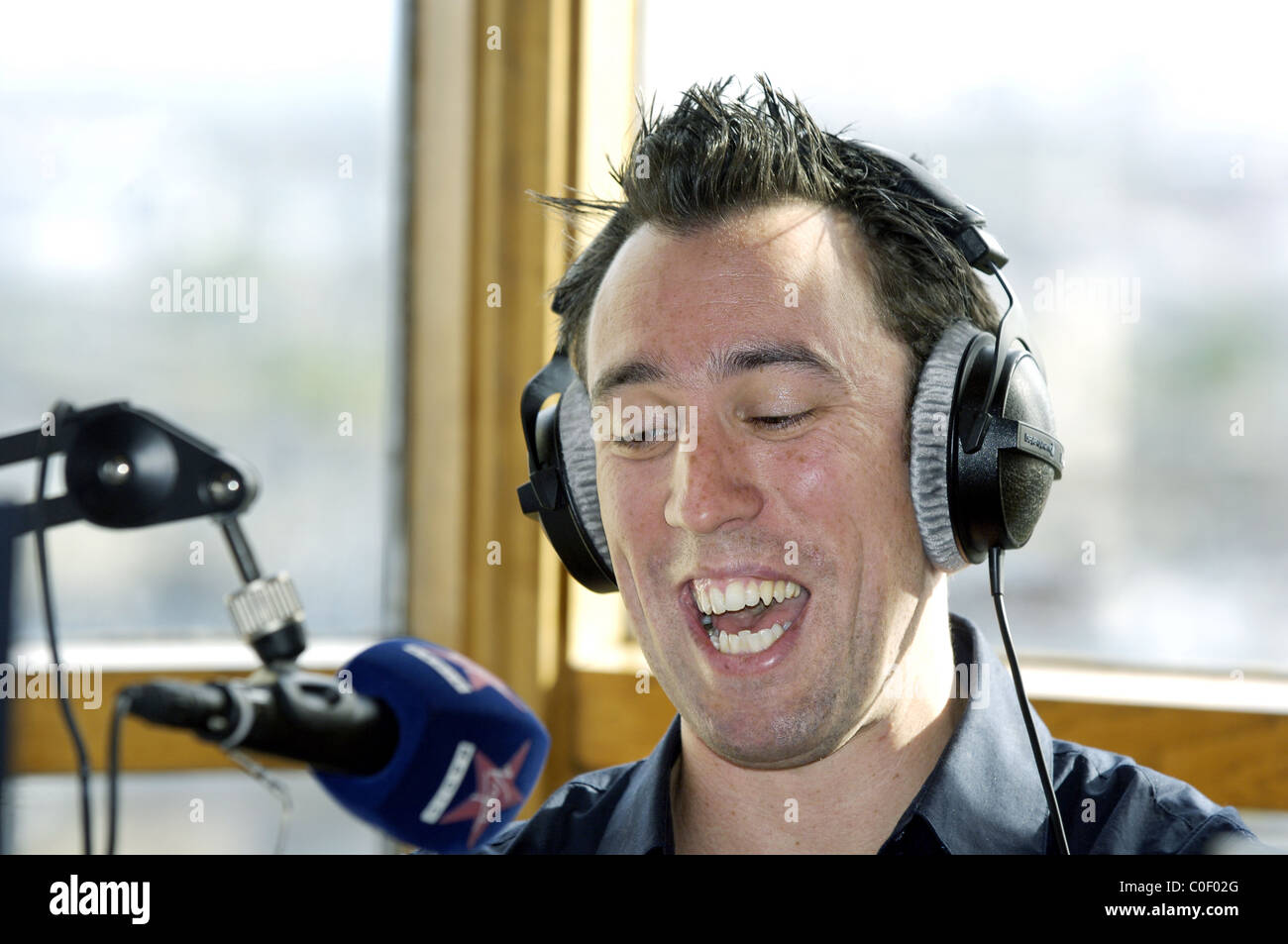 Presentatore radio immagini e fotografie stock ad alta risoluzione - Alamy