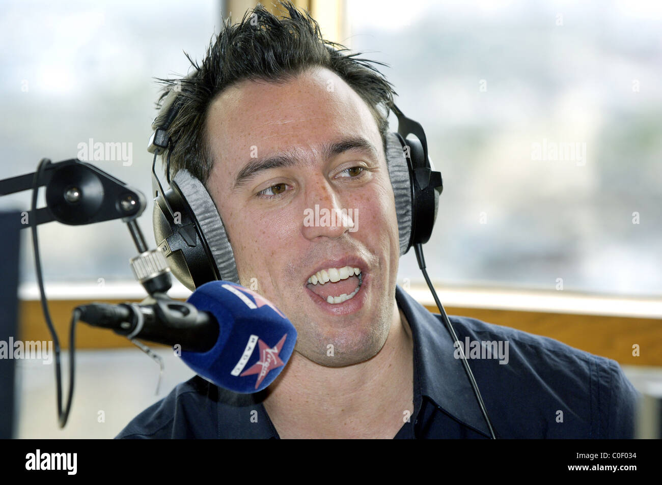 Presentatore radio immagini e fotografie stock ad alta risoluzione - Alamy