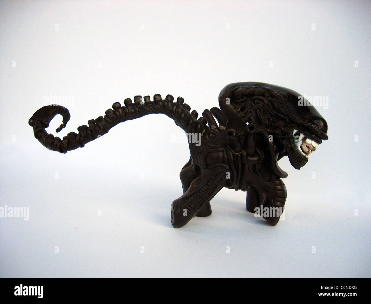 Artista stolto CON TOY è sufficiente per dare ai bambini incubi ...