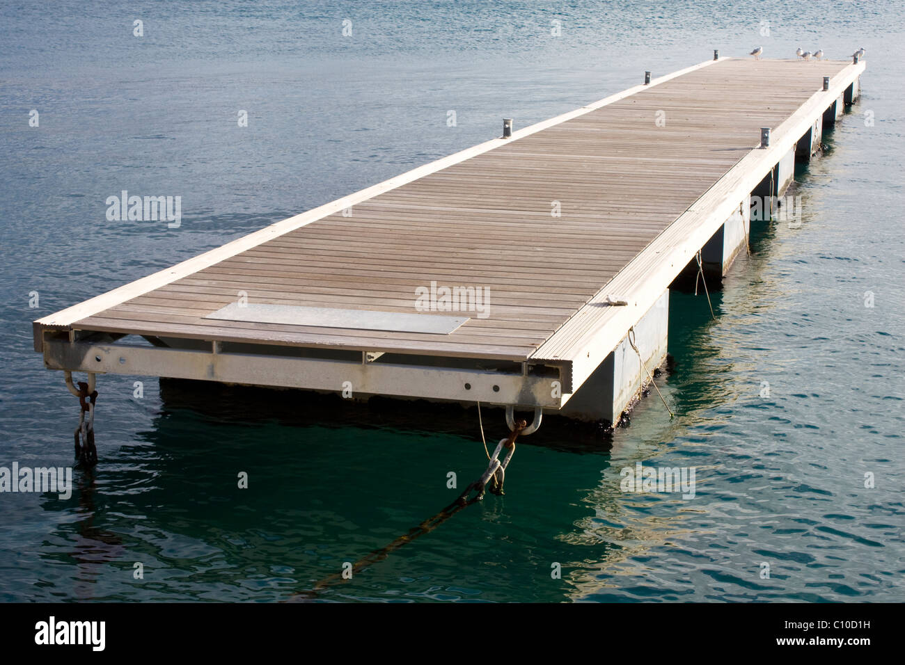 Pontile galleggiante in legno immagini e fotografie stock ad alta ...