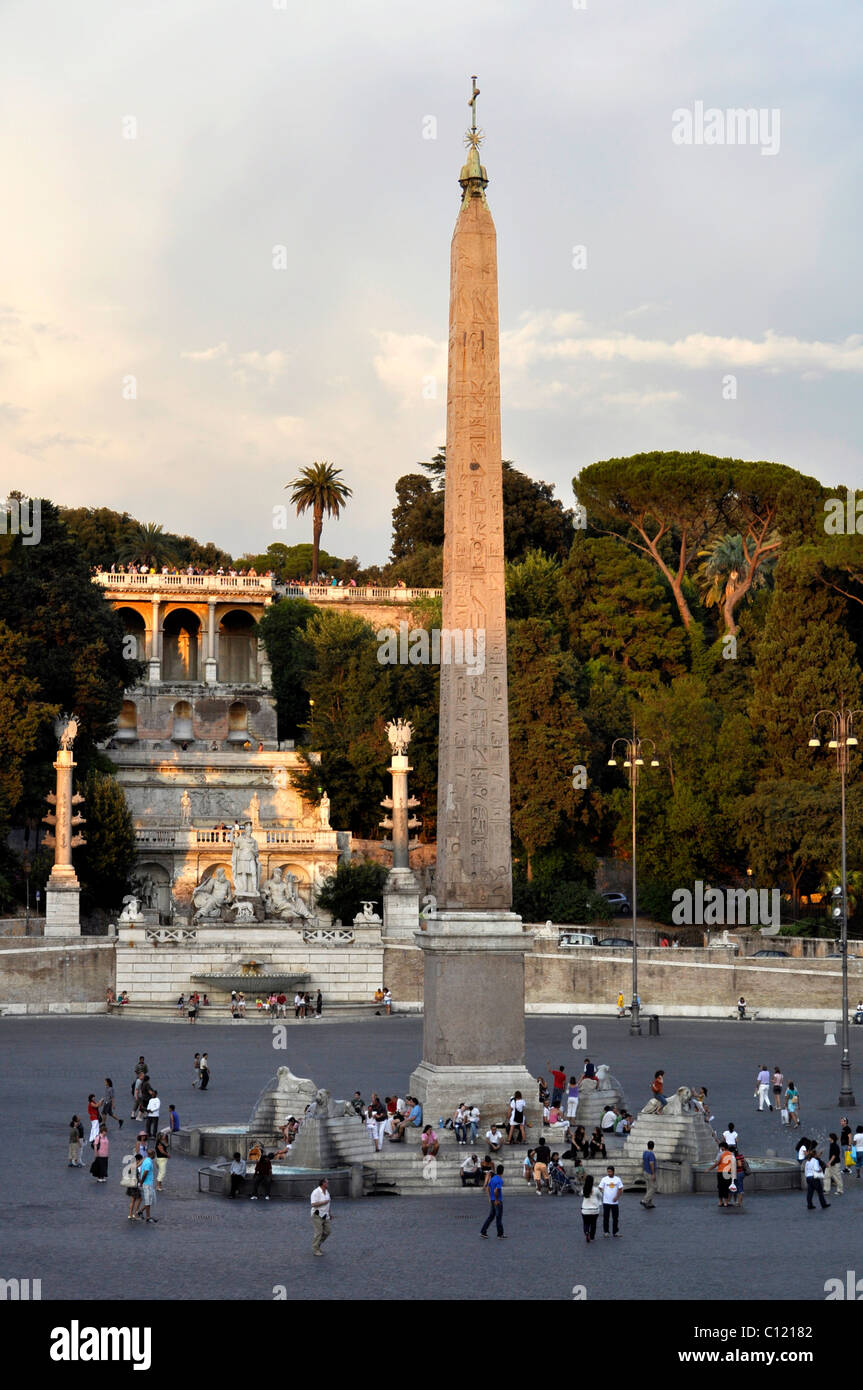 Obelisco, la terrazza del Pincio, gruppo di statue, dea Roma tra il ...