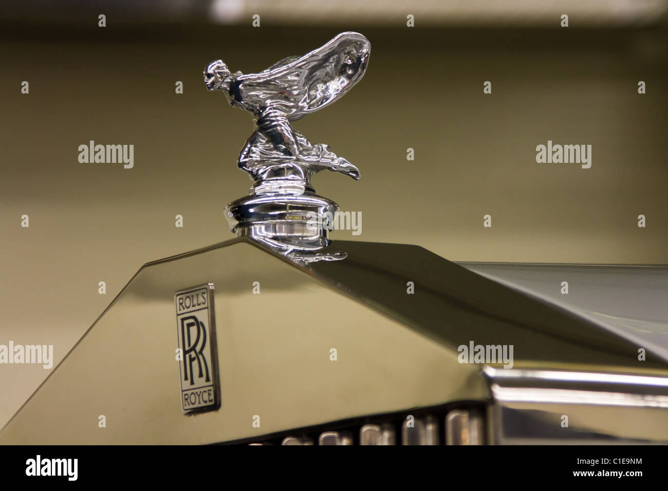 Rolls royce logo immagini e fotografie stock ad alta risoluzione - Alamy
