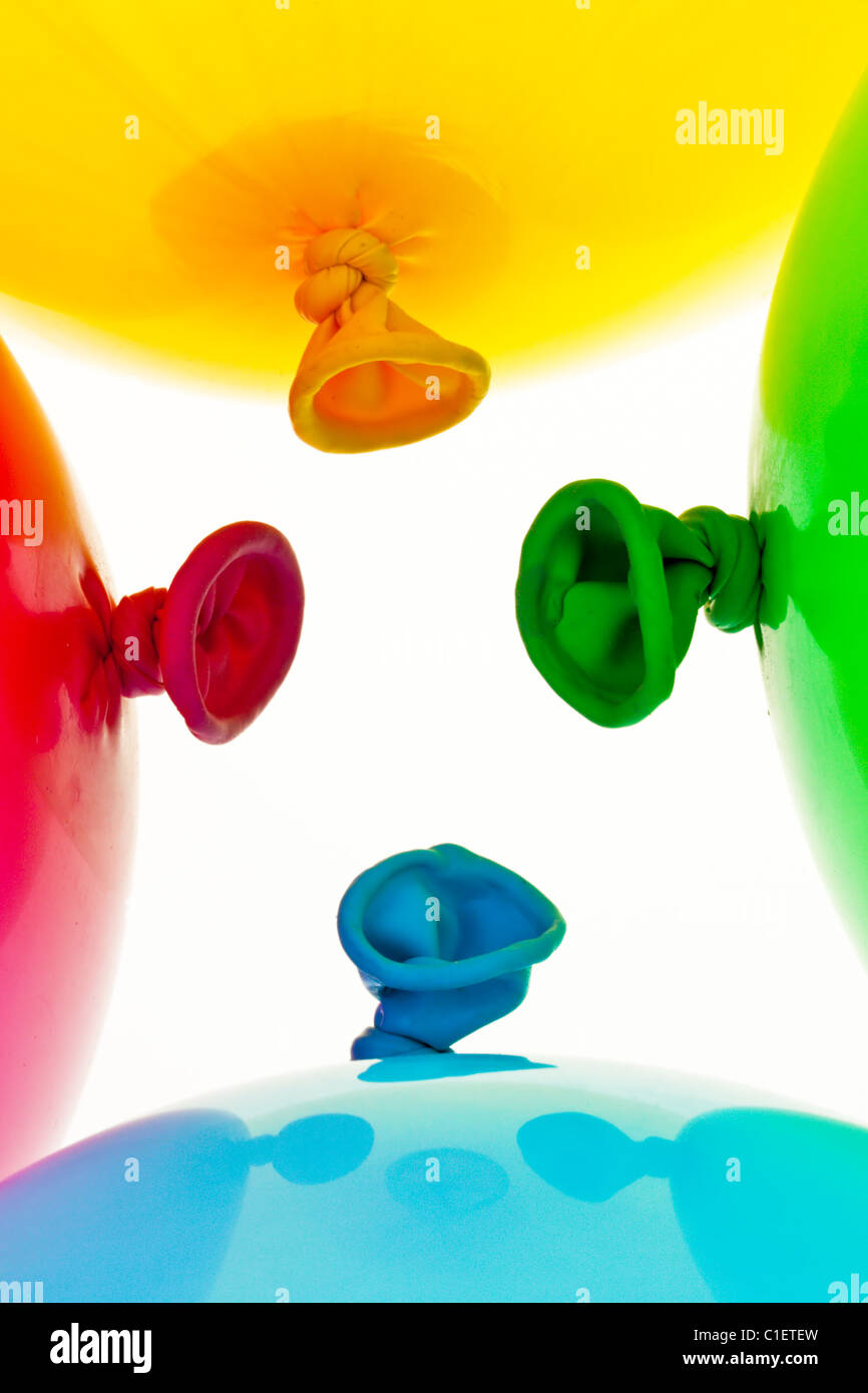 Vari palloncini colorati simbolo di leggerezza immagini e fotografie ...
