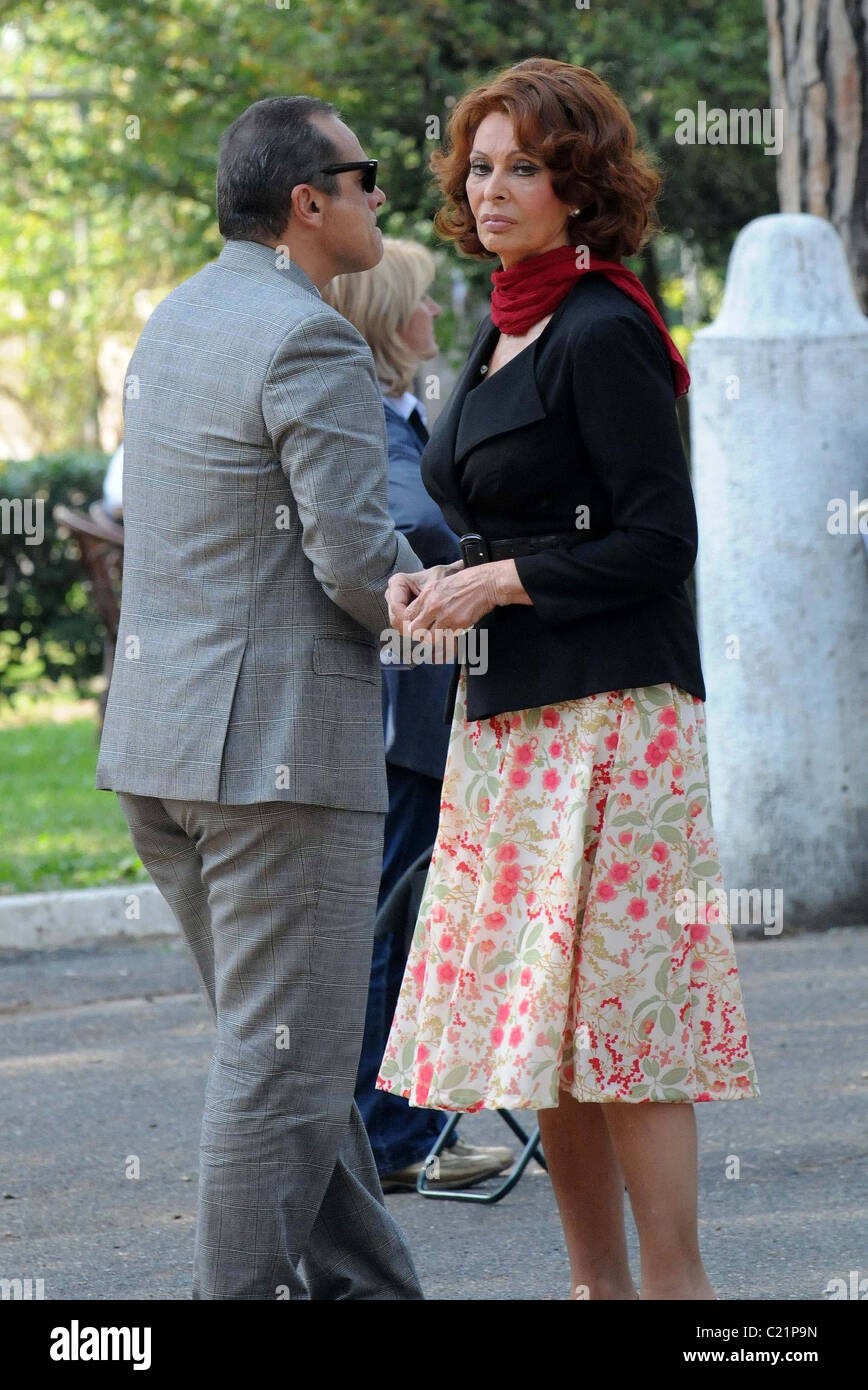 Sophia Loren, riproduzione di sua madre Romilda Villani le riprese di una scena in cui incontra ...