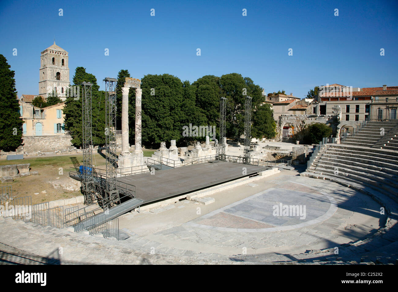 Teatro Antico, Arles, Provenza, Francia Foto stock - Alamy