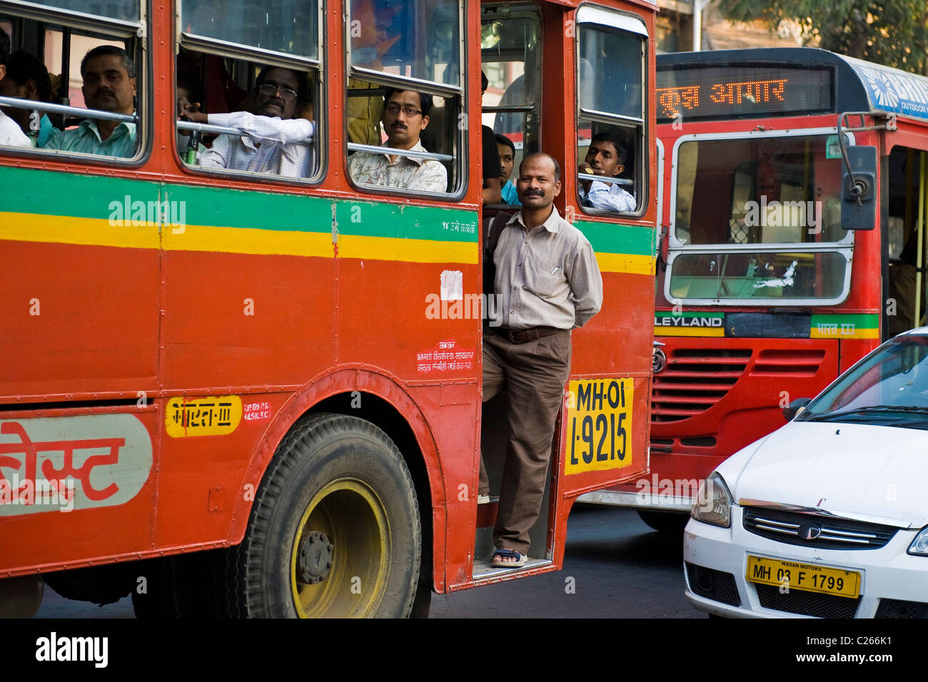 Mumbai bus immagini e fotografie stock ad alta risoluzione - Alamy