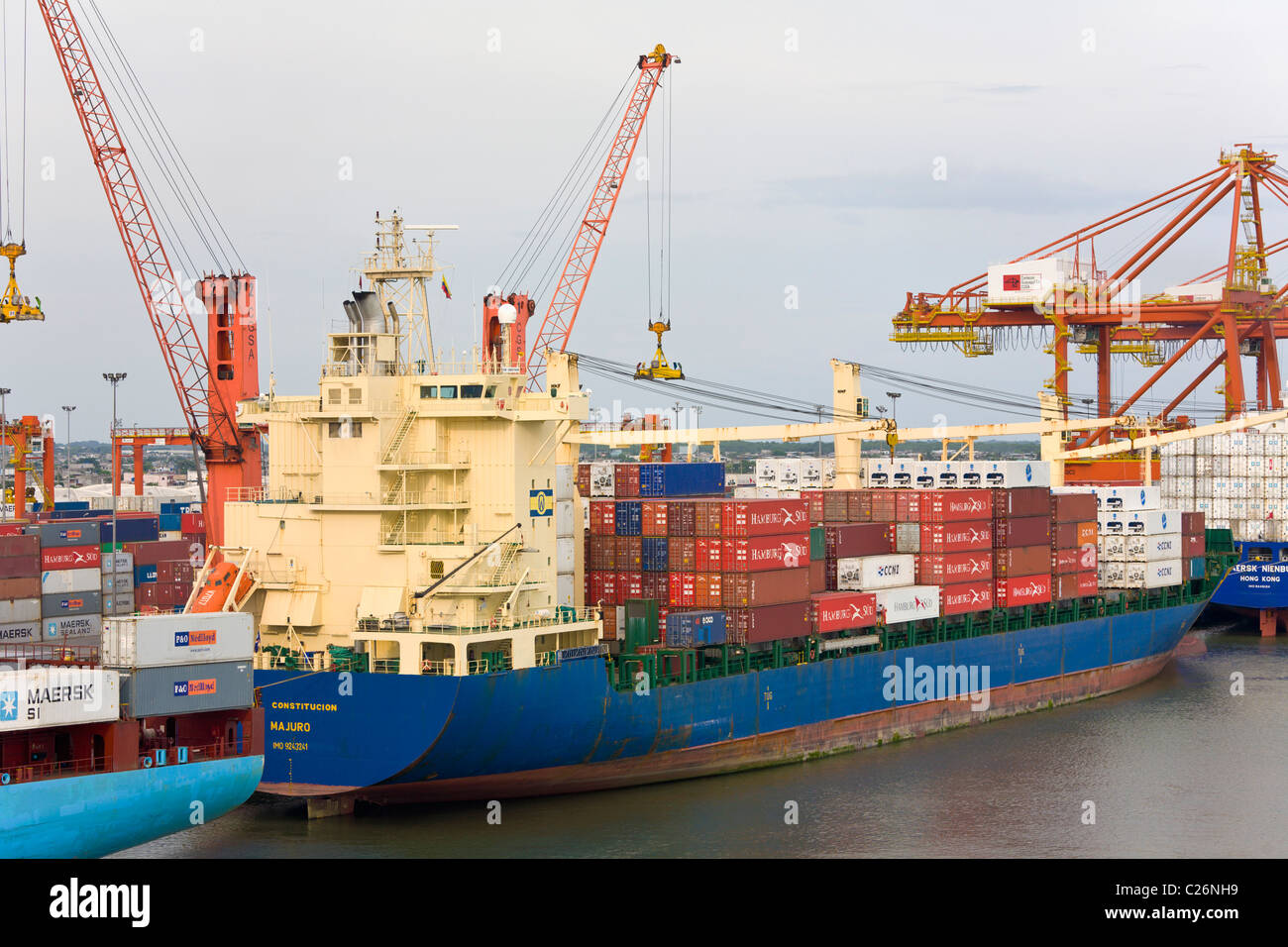Navi container al porto di Guayaquil, Ecuador Foto stock - Alamy
