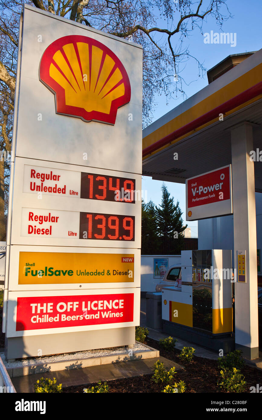 Shell garage petrol immagini e fotografie stock ad alta risoluzione - Alamy