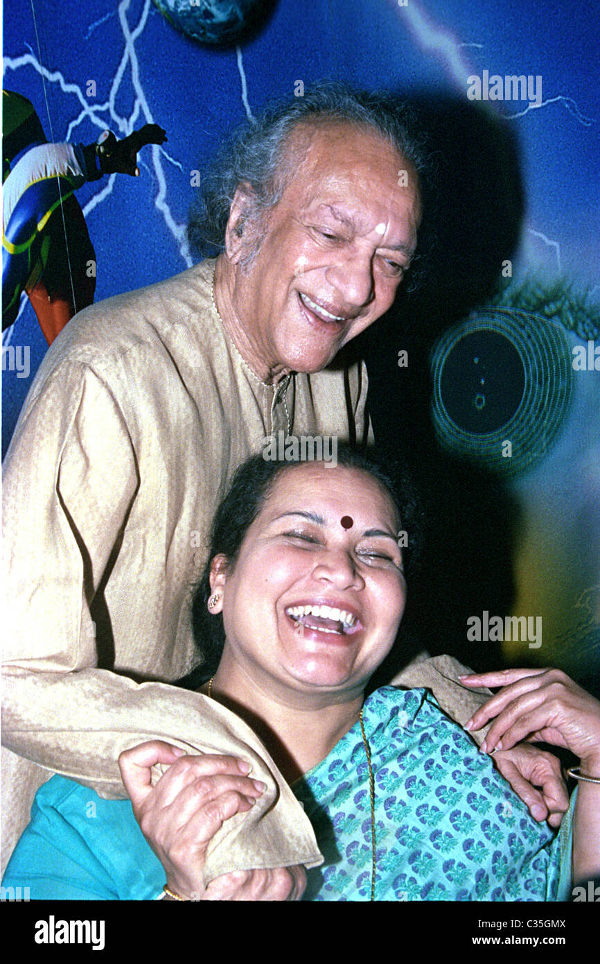 Ravi shankar immagini e fotografie stock ad alta risoluzione - Alamy
