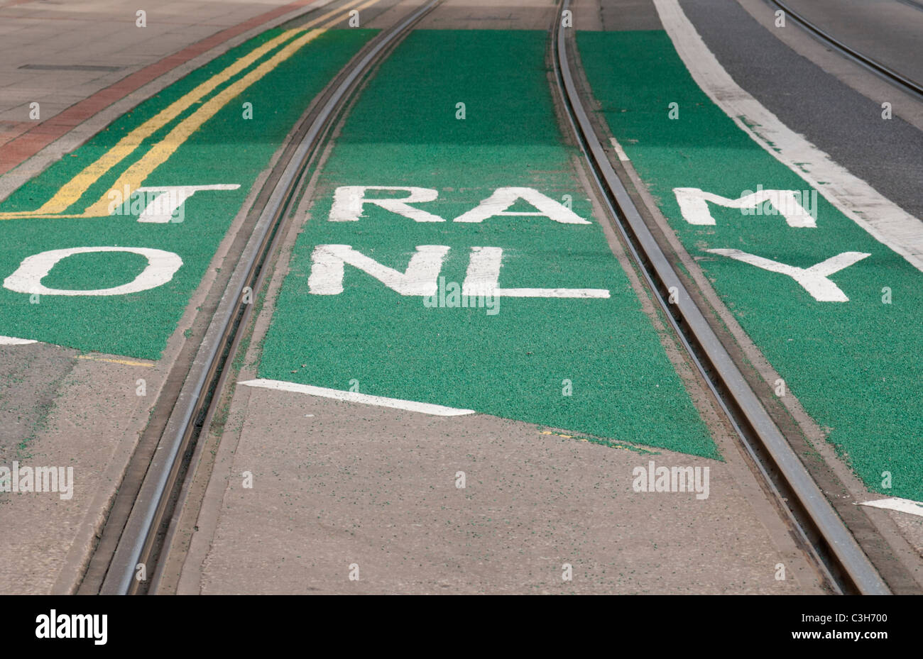 Tram road markings immagini e fotografie stock ad alta risoluzione - Alamy