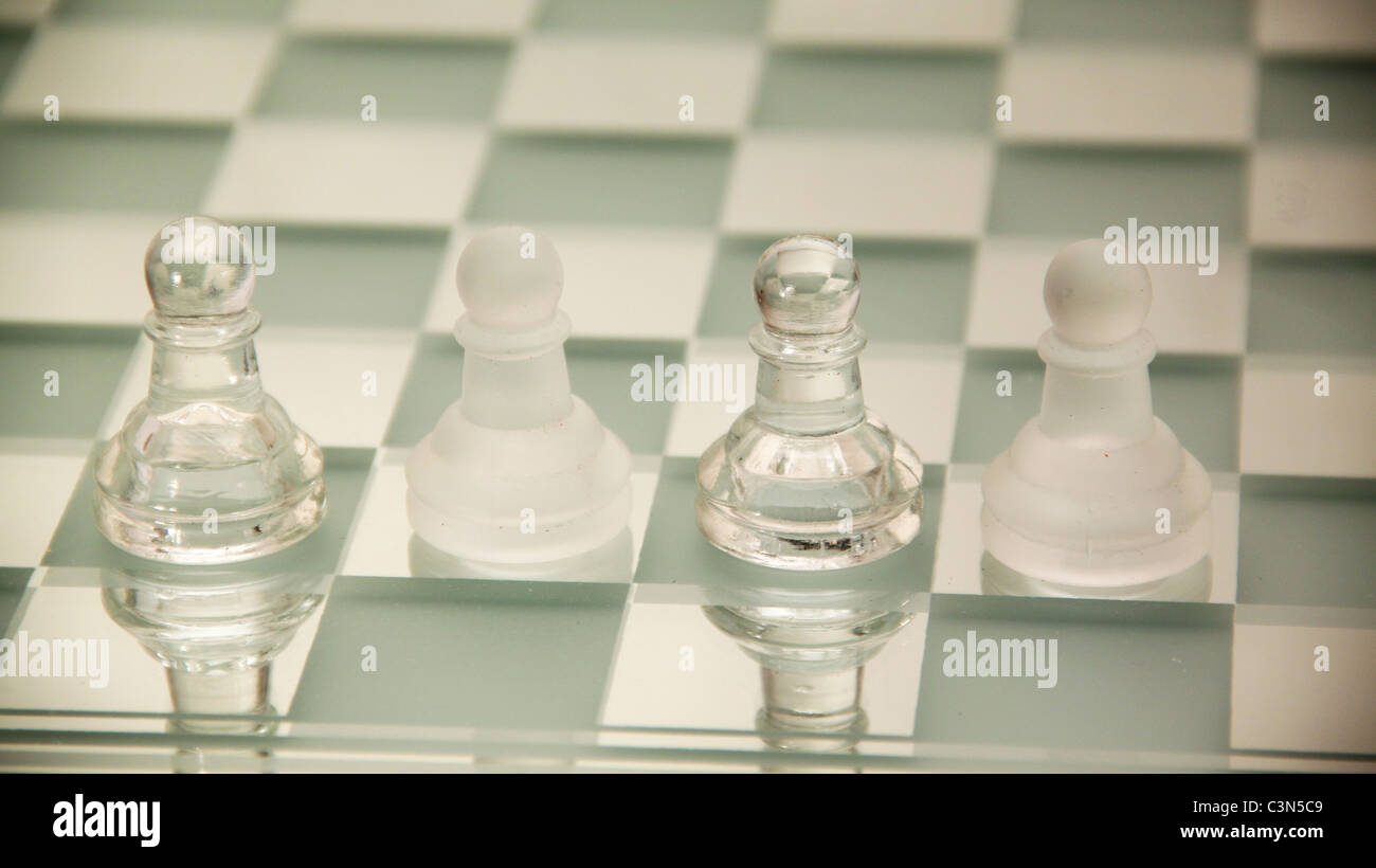 Pedine della scacchiera immagini e fotografie stock ad alta risoluzione ...