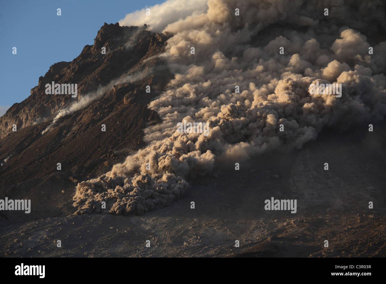 Flusso piroclastico dall'eruzione immagini e fotografie stock ad alta ...