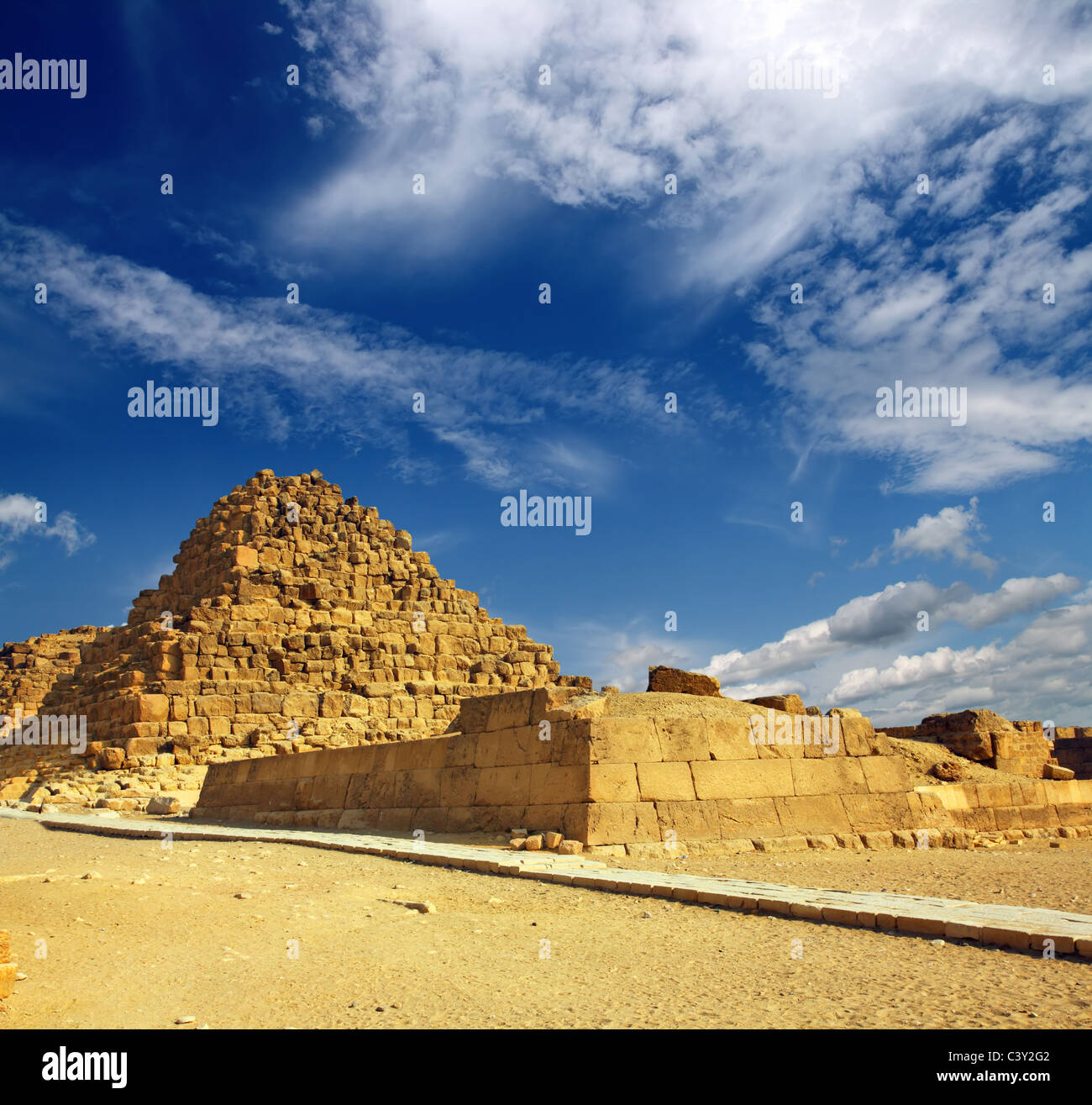 Ancient egypt pyramid immagini e fotografie stock ad alta risoluzione ...