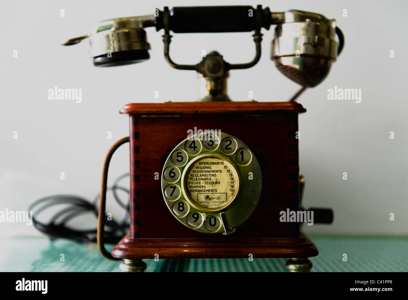 Telefono antico immagini e fotografie stock ad alta risoluzione - Alamy