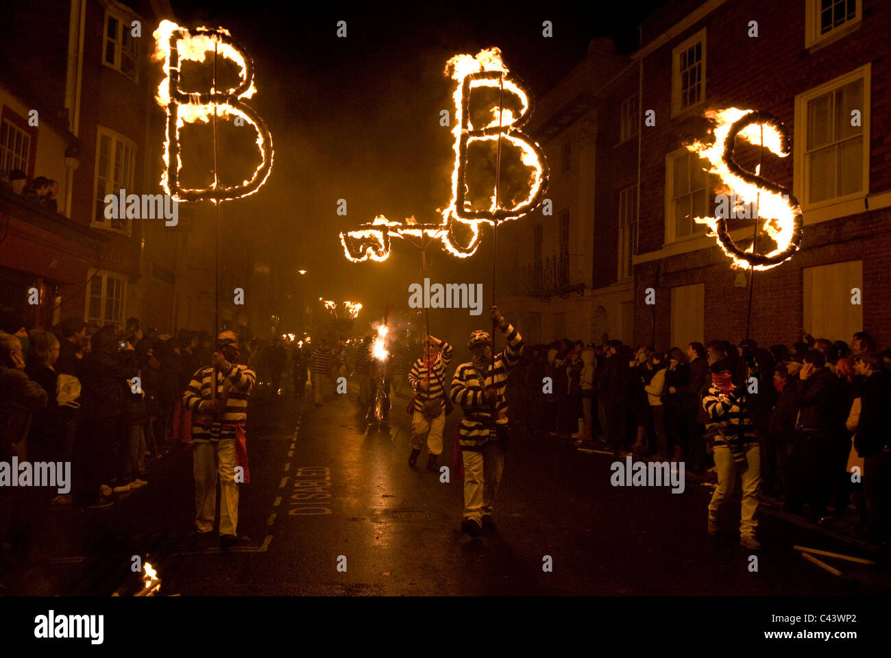 Bonfire night lewes immagini e fotografie stock ad alta risoluzione - Alamy