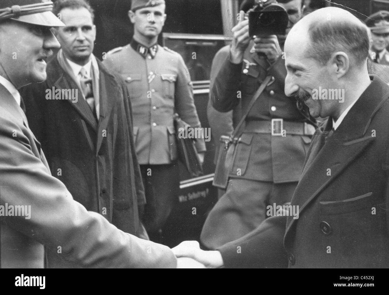 Adolf si stringe la mano Foto e Immagini Stock in Bianco e Nero - Alamy