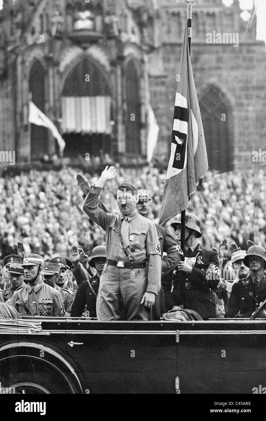Adolf hitler during nuremberg rally immagini e fotografie stock ad alta ...