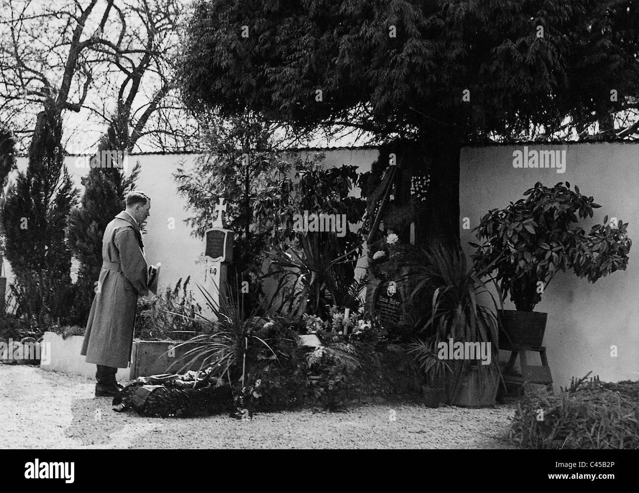 The grave of the parents of adolf hitler Foto e Immagini Stock in ...