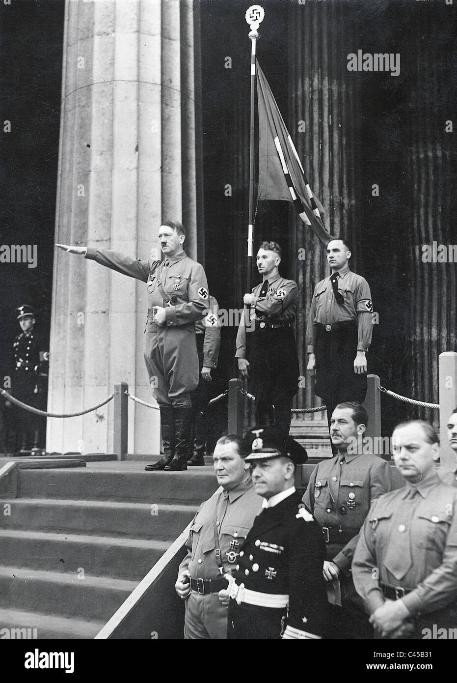 Hitler saluta blutfahne immagini e fotografie stock ad alta risoluzione ...