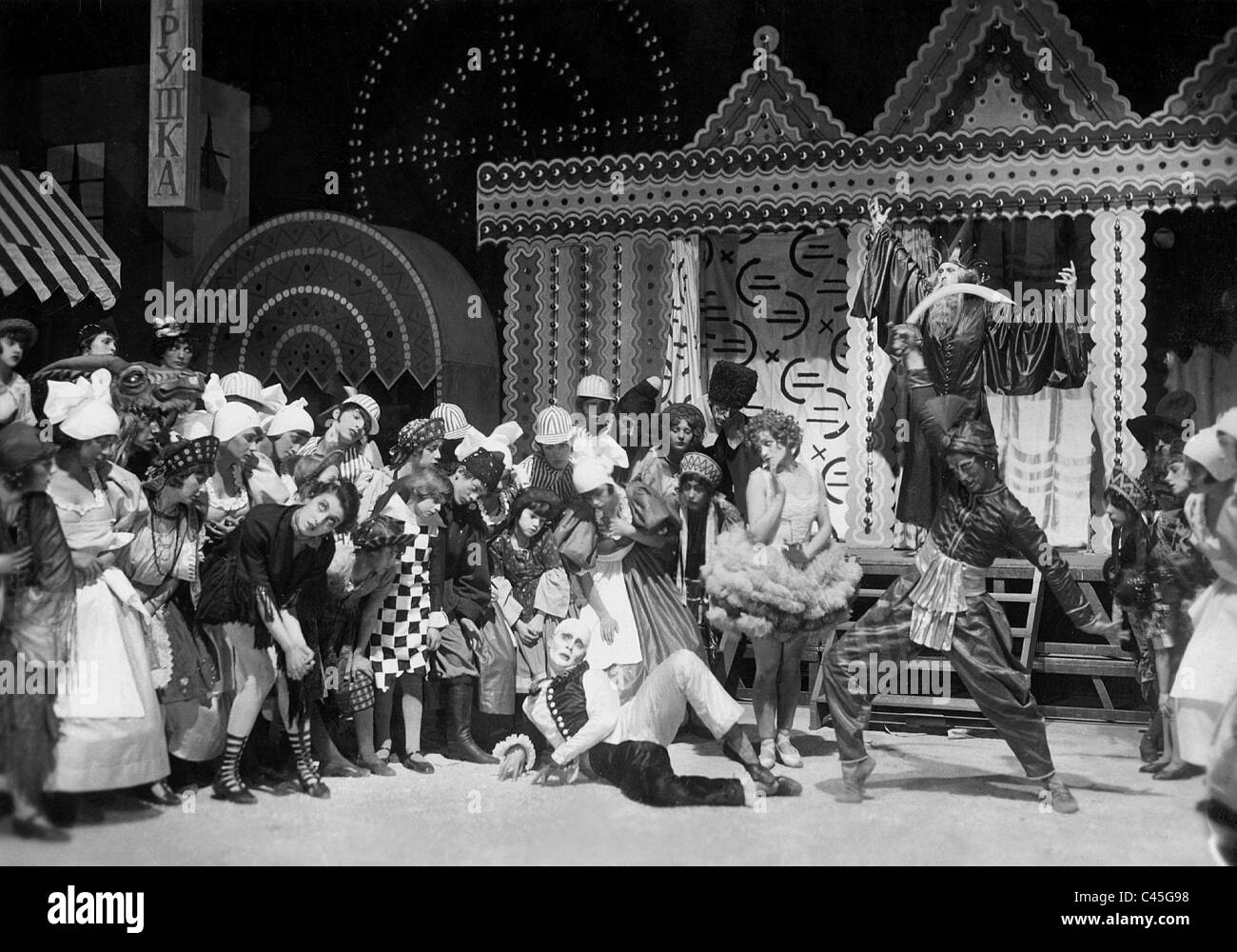 Balletto petrushka immagini e fotografie stock ad alta risoluzione - Alamy