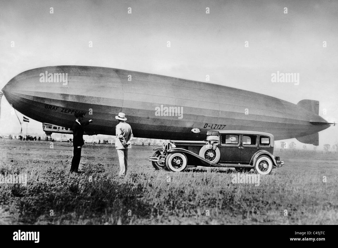 Graf zeppelin 1928 immagini e fotografie stock ad alta risoluzione - Alamy