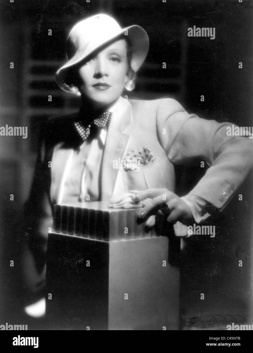 Actress marlene dietrich 1930 immagini e fotografie stock ad alta ...