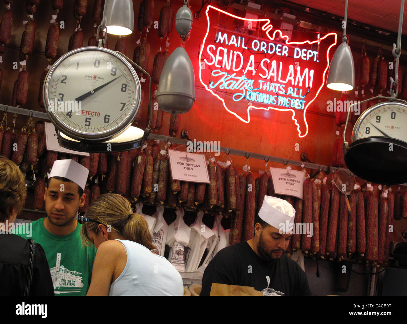 Manda un salame immagini e fotografie stock ad alta risoluzione - Alamy