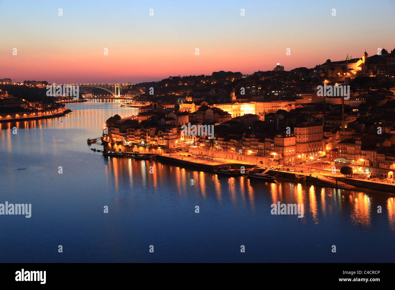 Oporto douro river arrabida bridge immagini e fotografie stock ad alta ...