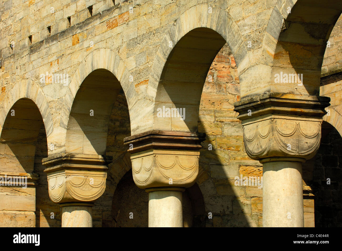 Capitelli romanici immagini e fotografie stock ad alta risoluzione - Alamy