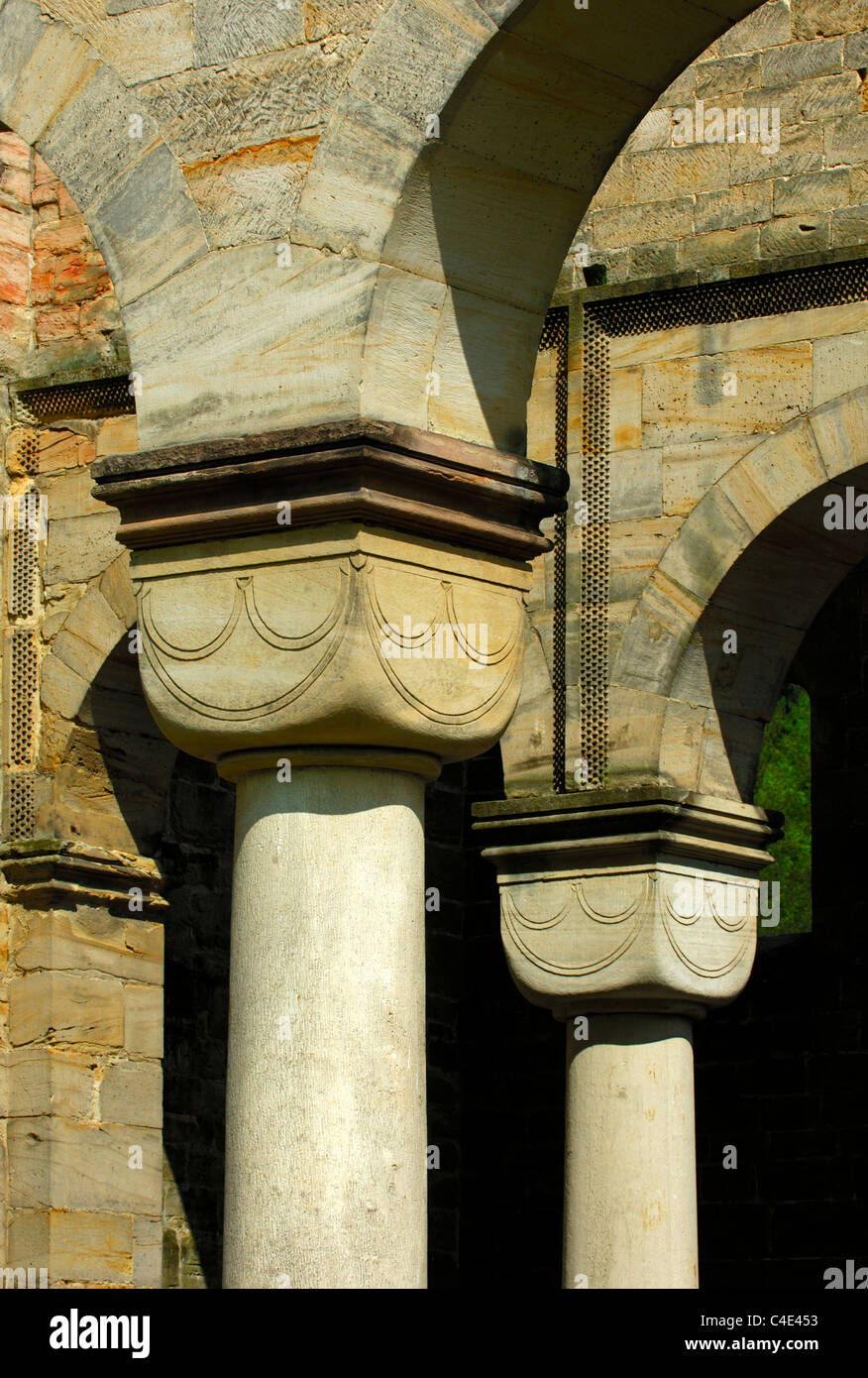 Capitelli romanici immagini e fotografie stock ad alta risoluzione - Alamy