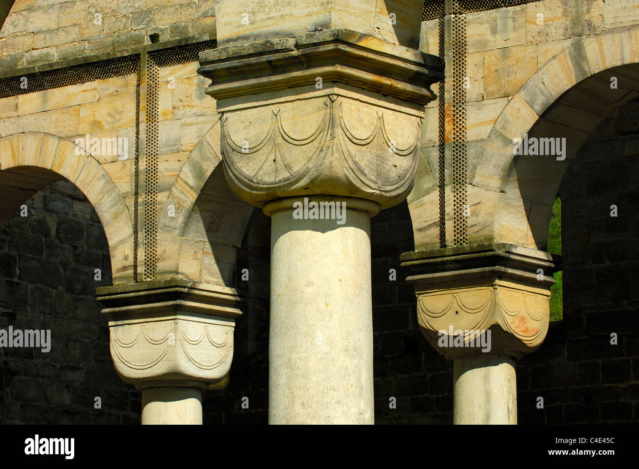 Capitelli romanici immagini e fotografie stock ad alta risoluzione - Alamy