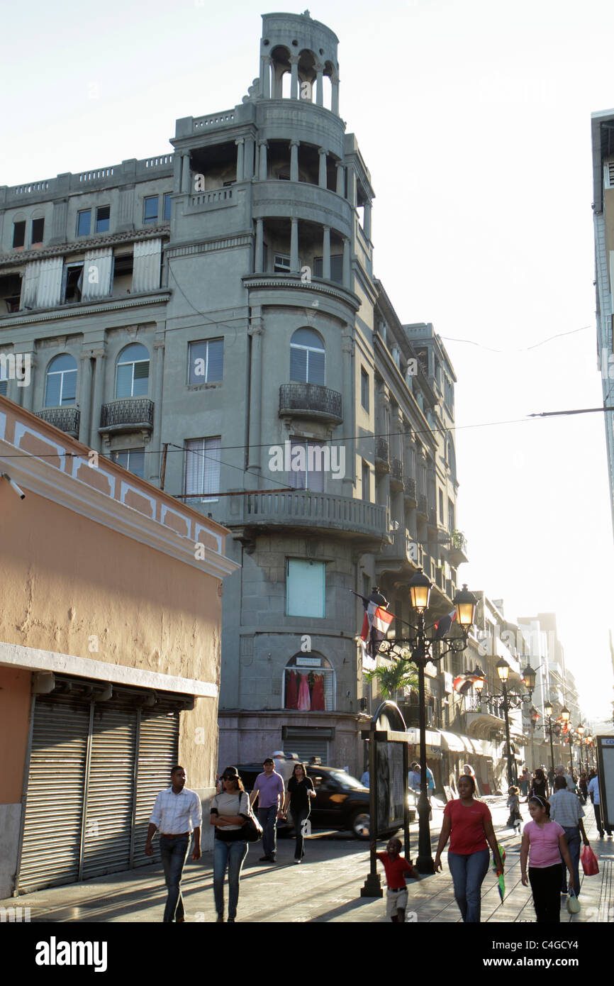Centro commerciale pedonale ispanico calle el conde peatonal immagini e ...