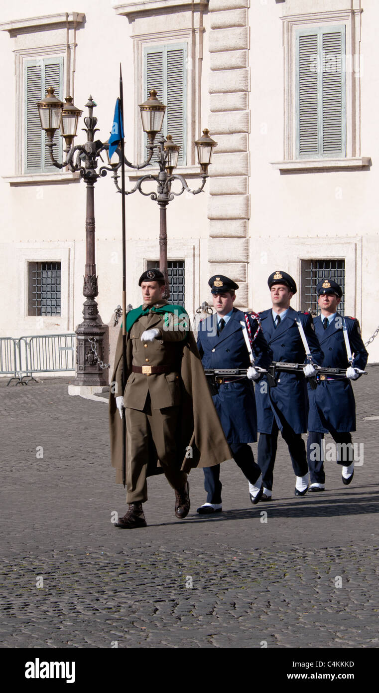 Quirinale cambio della guardia immagini e fotografie stock ad alta ...