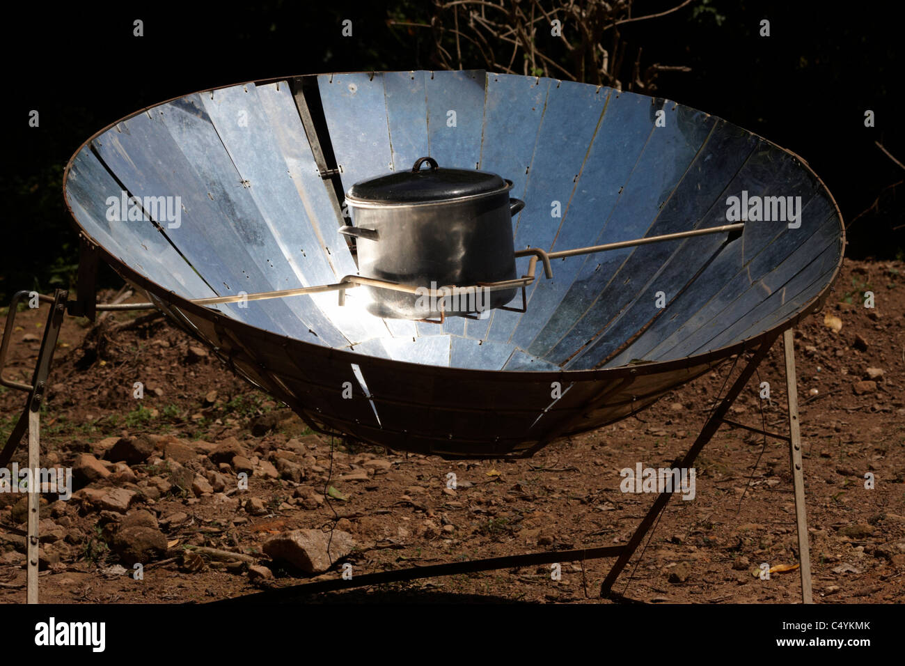 Forno solare immagini e fotografie stock ad alta risoluzione - Alamy