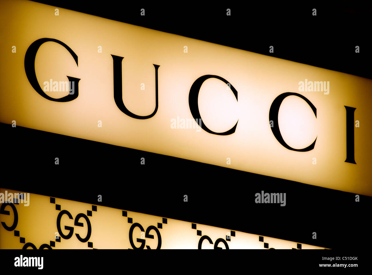 Gucci logo immagini e fotografie stock ad alta risoluzione - Alamy