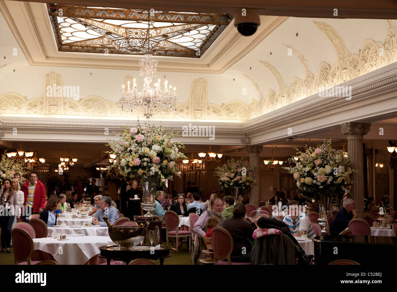 Harrods cafe immagini e fotografie stock ad alta risoluzione - Alamy