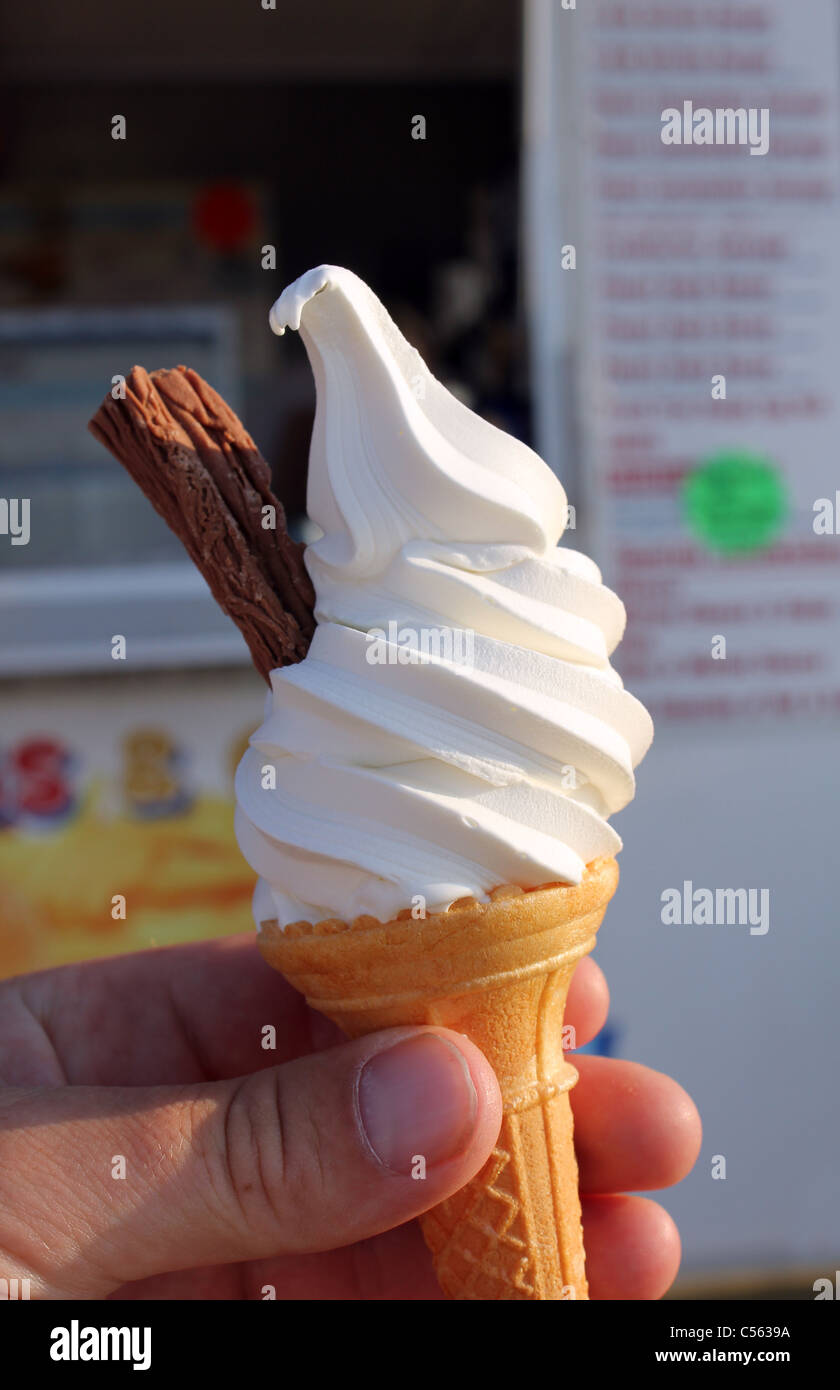 Whippy ice cream immagini e fotografie stock ad alta risoluzione - Alamy