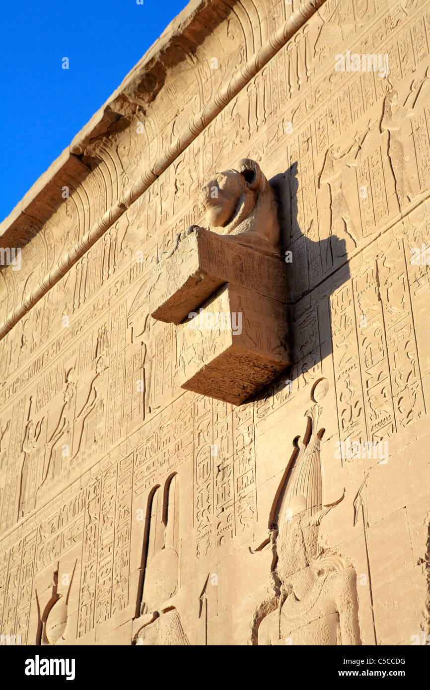 Egyptian art dendera temple relief immagini e fotografie stock ad alta ...