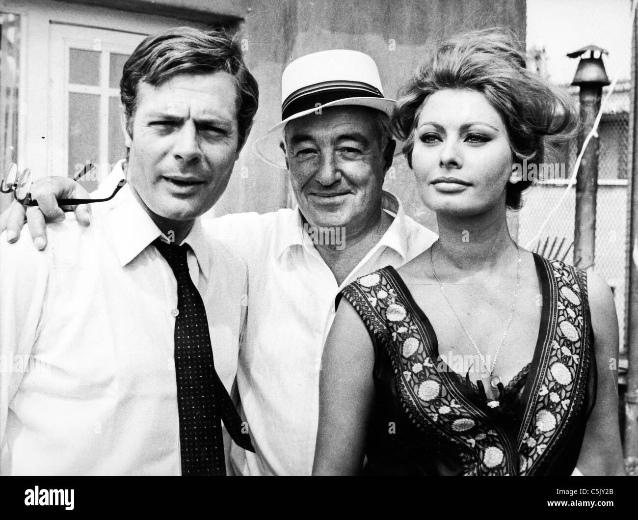 Loren mastroianni ieri oggi domani immagini e fotografie stock ad alta ...