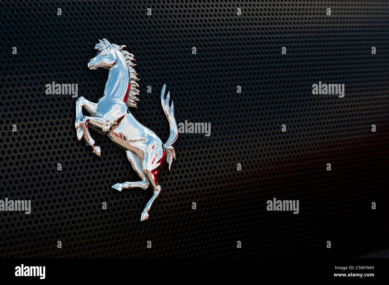 Logo del cavallo cromato immagini e fotografie stock ad alta ...