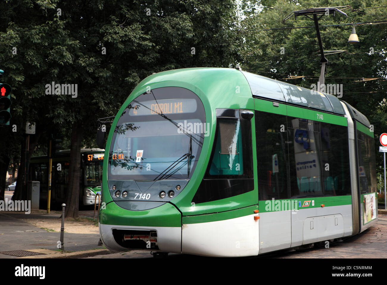 Milano tram immagini e fotografie stock ad alta risoluzione - Alamy