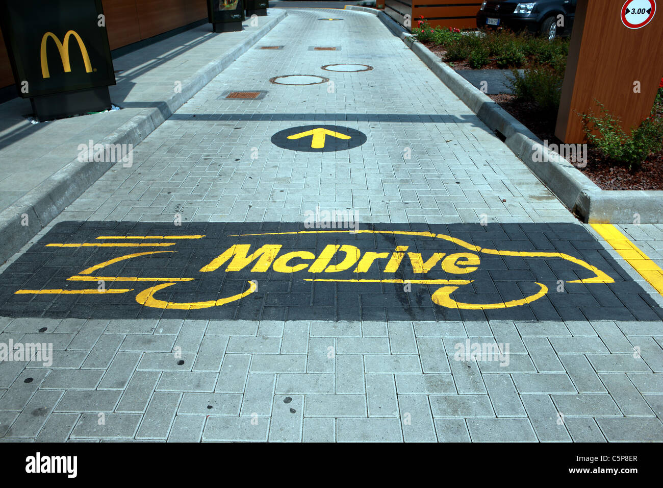 Mcdonalds mcdrive immagini e fotografie stock ad alta risoluzione - Alamy