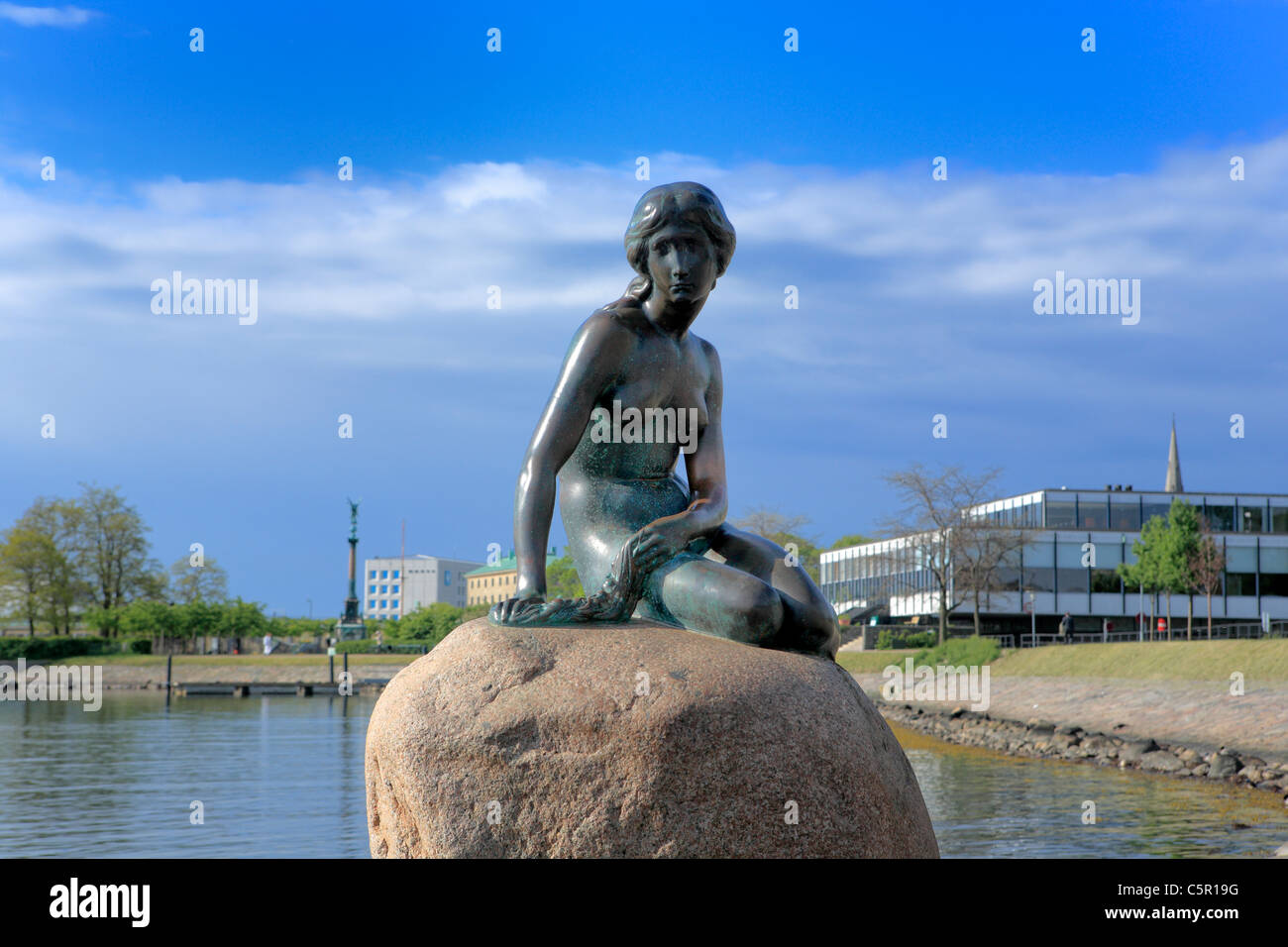 La statua della sirenetta di edvard eriksen immagini e fotografie stock ad alta risoluzione ...