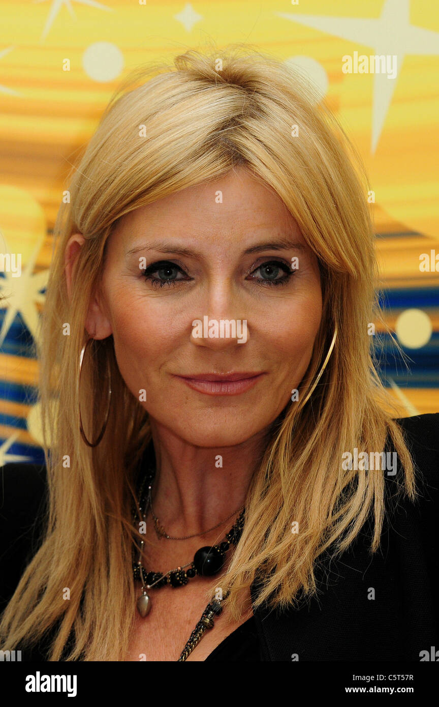 Celebrity michelle collins immagini e fotografie stock ad alta ...