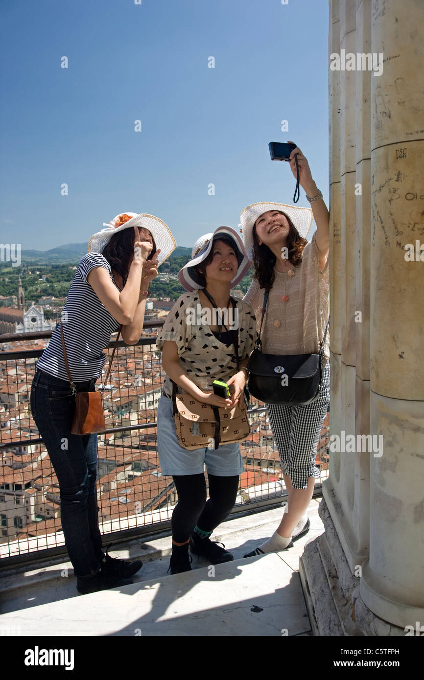 I turisti giapponesi in visita della cupola del Duomo di Firenze ...