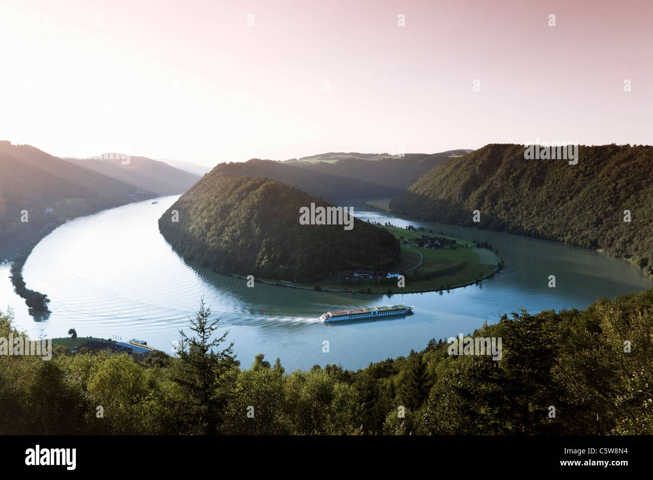 Danube river immagini e fotografie stock ad alta risoluzione - Alamy