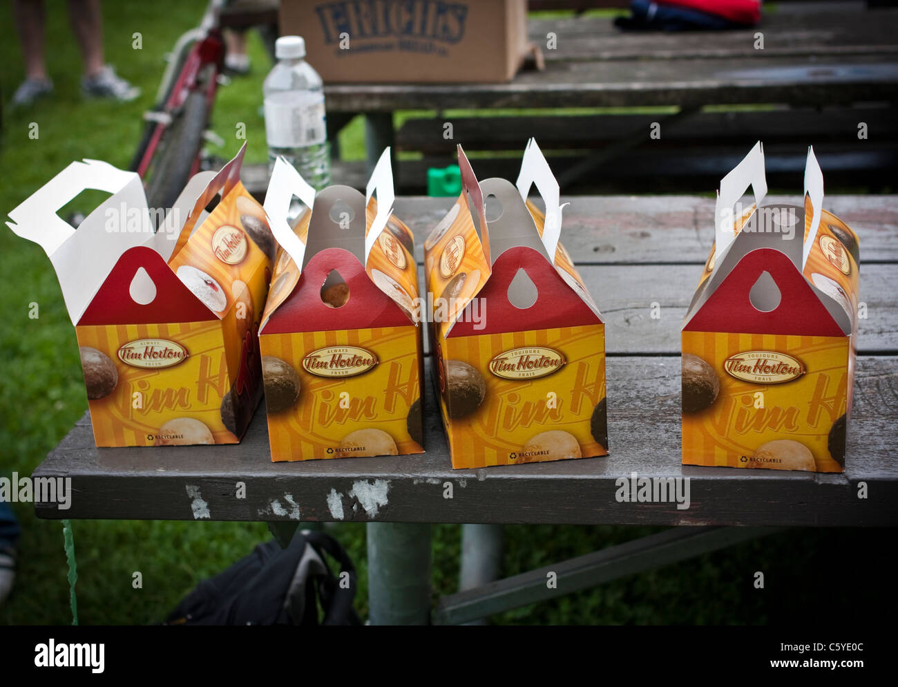 Tim hortons timbits 10 pack immagini e fotografie stock ad alta ...