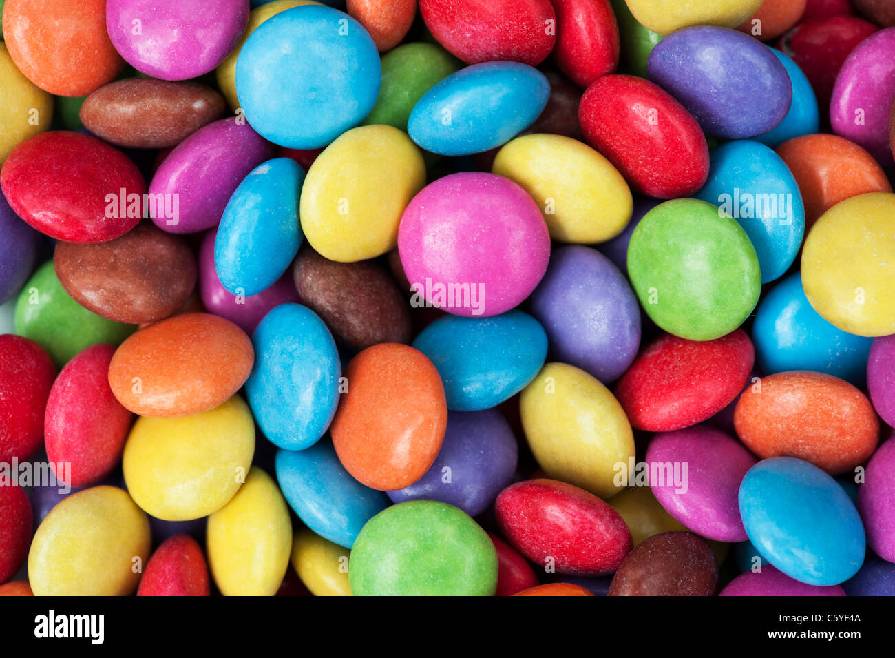 Smarties sweets immagini e fotografie stock ad alta risoluzione - Alamy