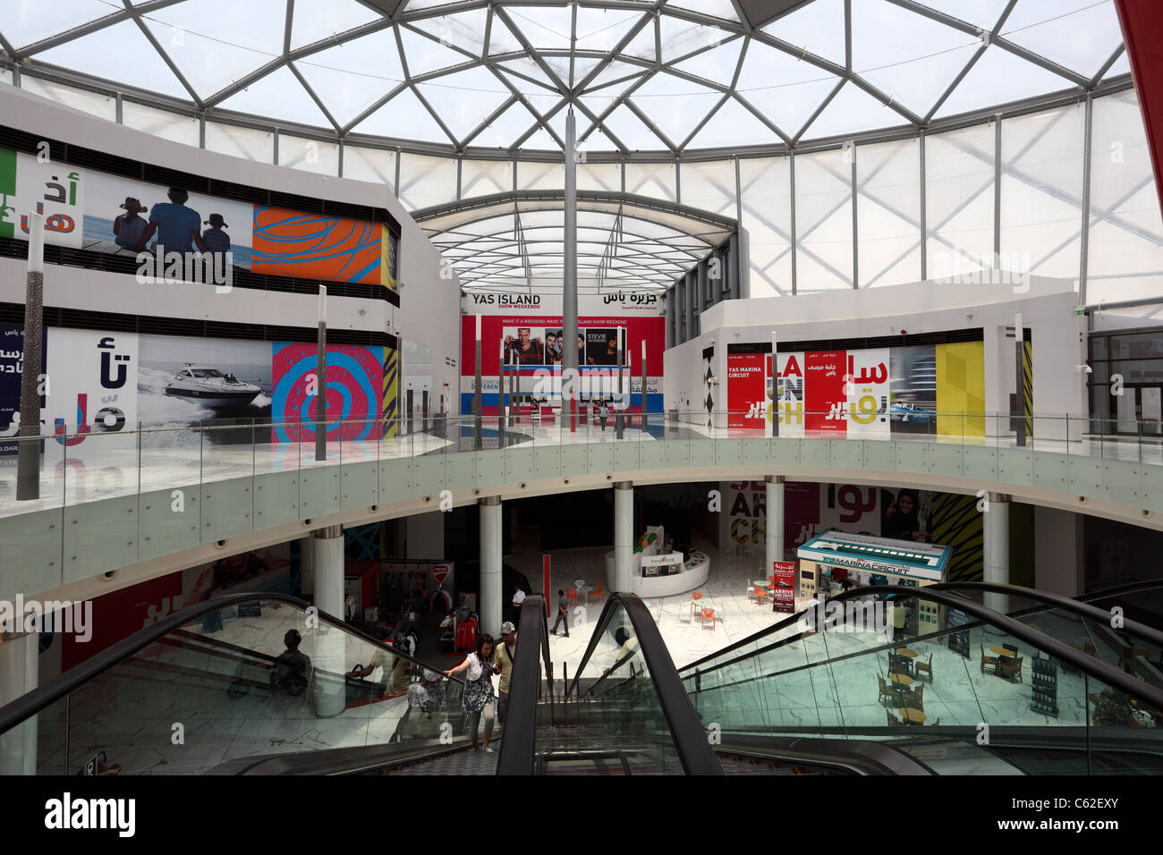 Ferrari World Theme Park ad Abu Dhabi, Emirati Arabi Uniti Foto stock ...